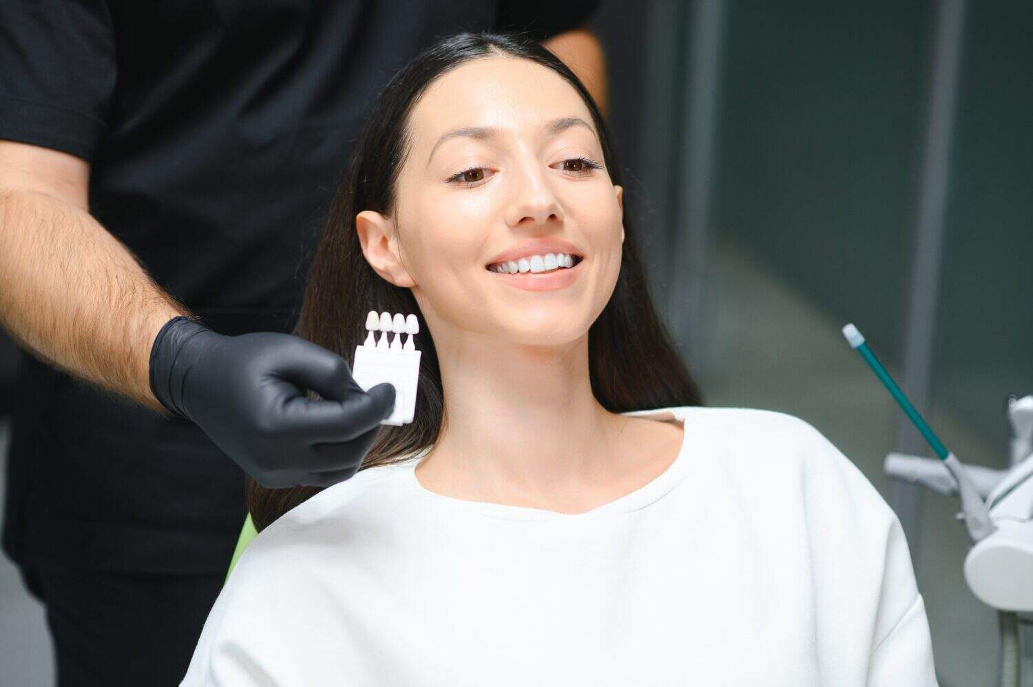 How to Avoid Fake-Looking Veneers